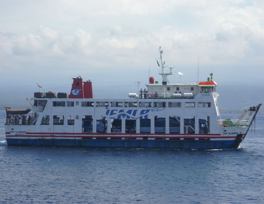 Hundreds of People Permitted To Board Ferry After Gate Overwhelmed In ...