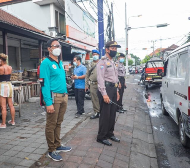Two Expats With Strange Behavior Spotted In Kuta - The Bali Sun