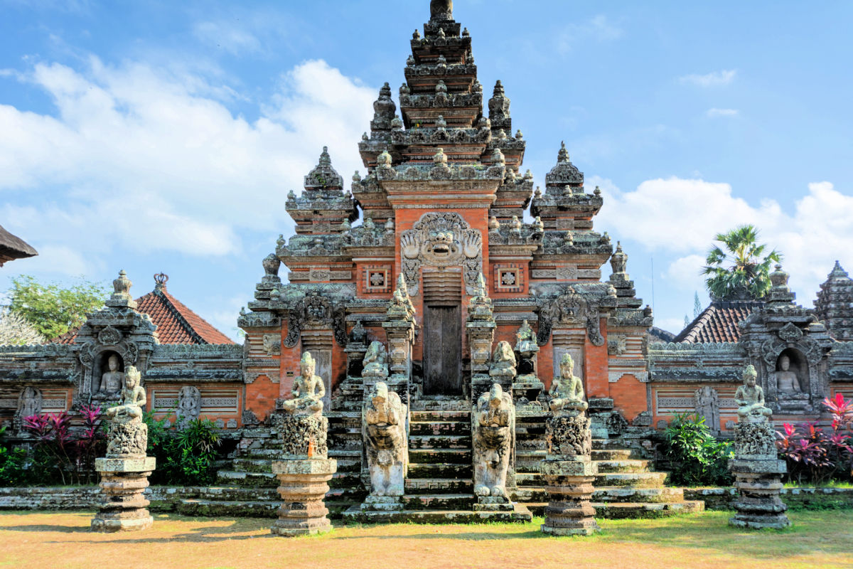 Bali Remembers Queen Elizabeth II's Visit To The Island - The Bali Sun