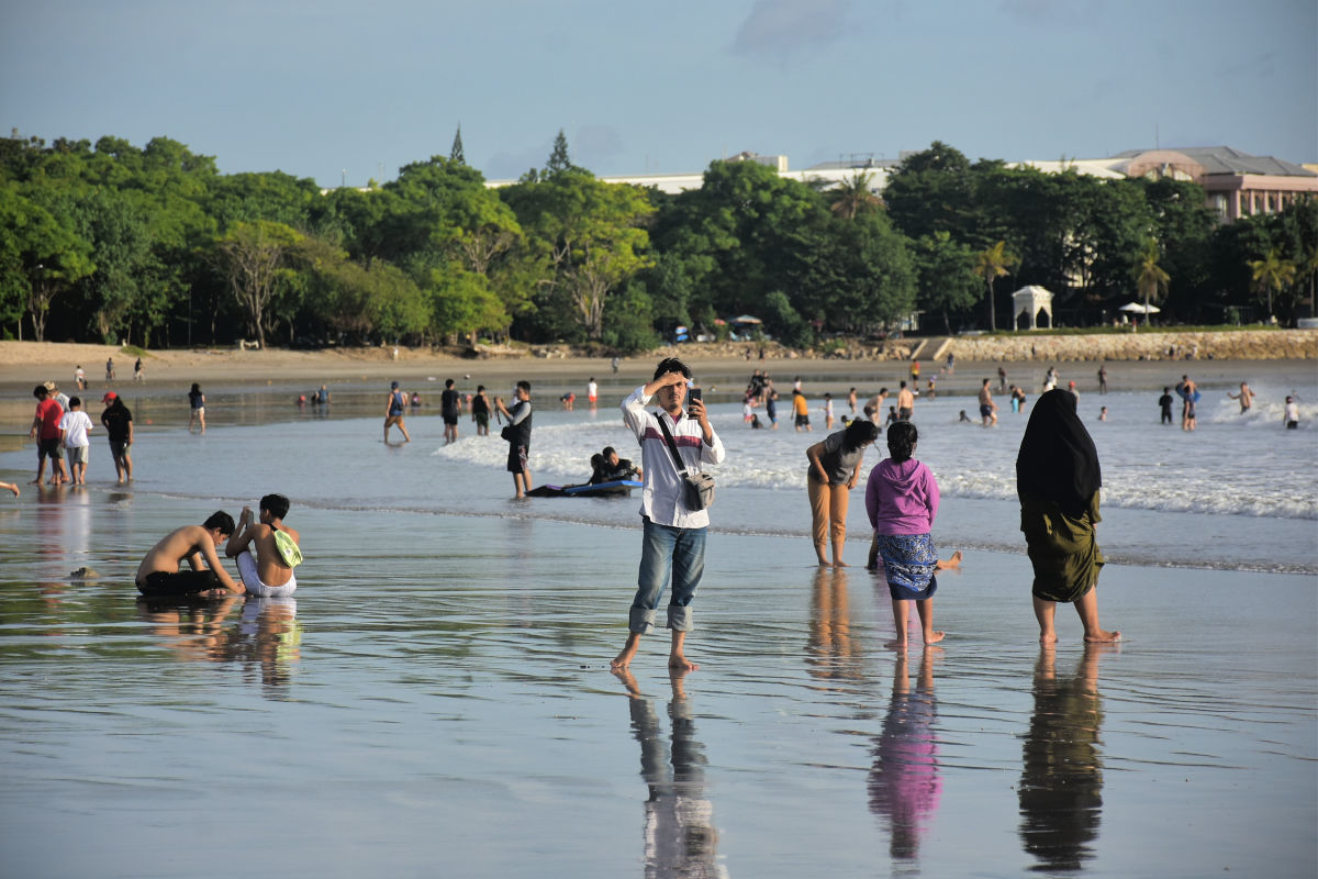 Bali's Kuta Beach Increases Security After Gang Attacks Young Couple ...