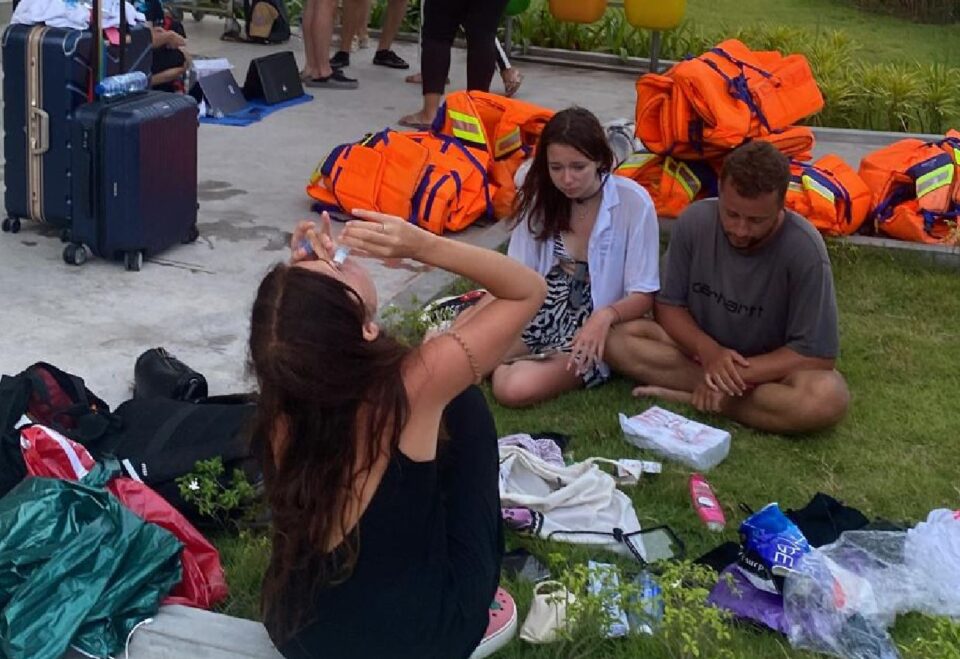 Fast Boat Carrying Bali Tourists Sinks In Extreme Conditions At Sea ...