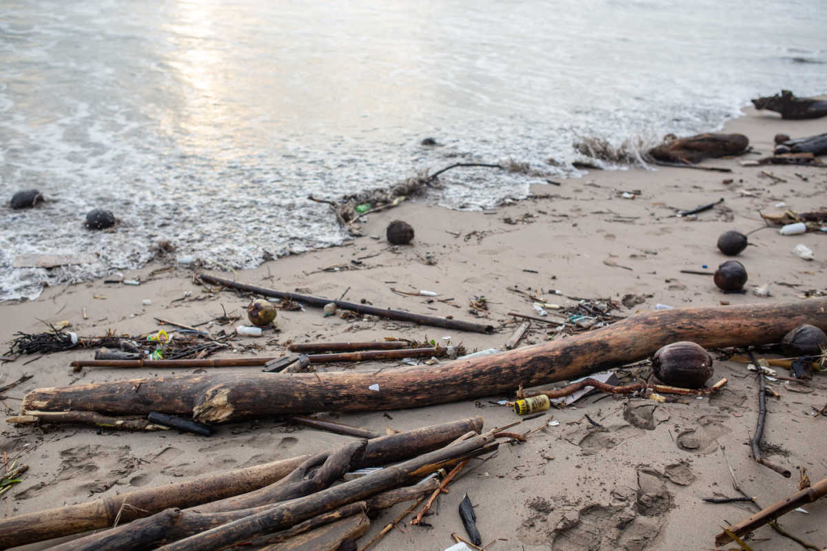 Tidal Trash Washing Up On Bali's Kedonganan Beach Concerns Restaurant ...