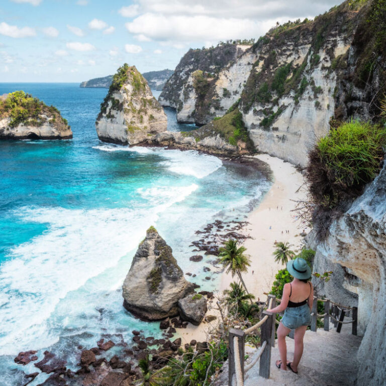 Stairway To Bali’s World-Famous Tourist Beach Increasingly Dangerous ...