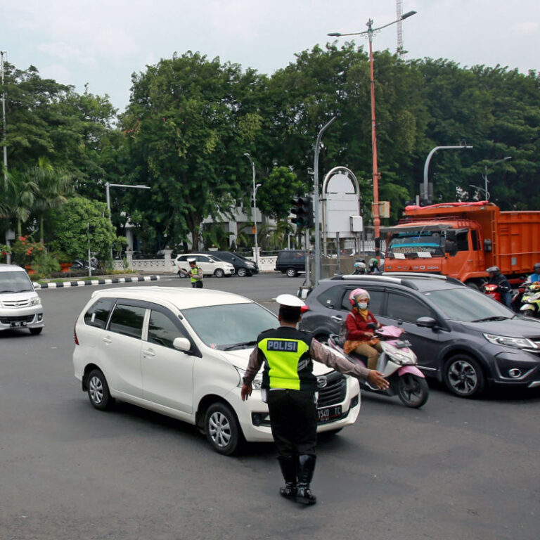 Bali Traffic Police Step In To Resolve Major Congestion In Tourist ...