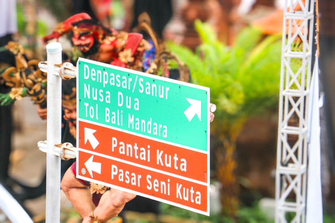 Bali Traffic Police Step In To Resolve Major Congestion In Tourist ...