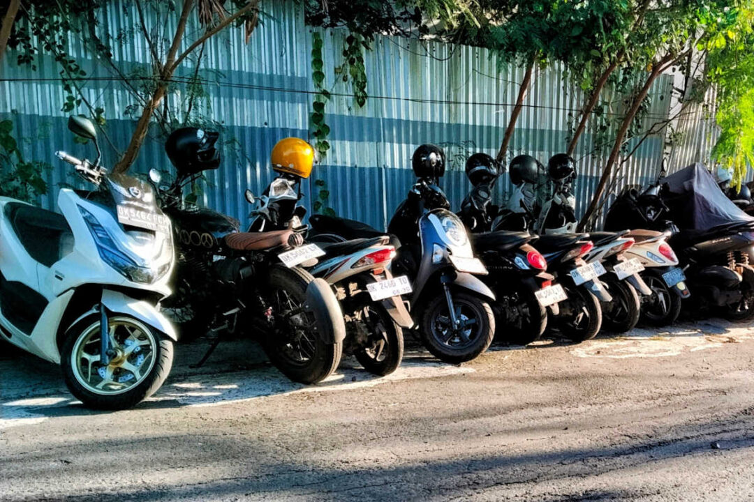 Police Step In To Protect Tourists Targeted By Thieves In Top Bali ...